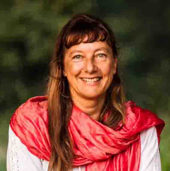 Eva Thomas - Ulpotha Yoga & Ayurveda Retreat
